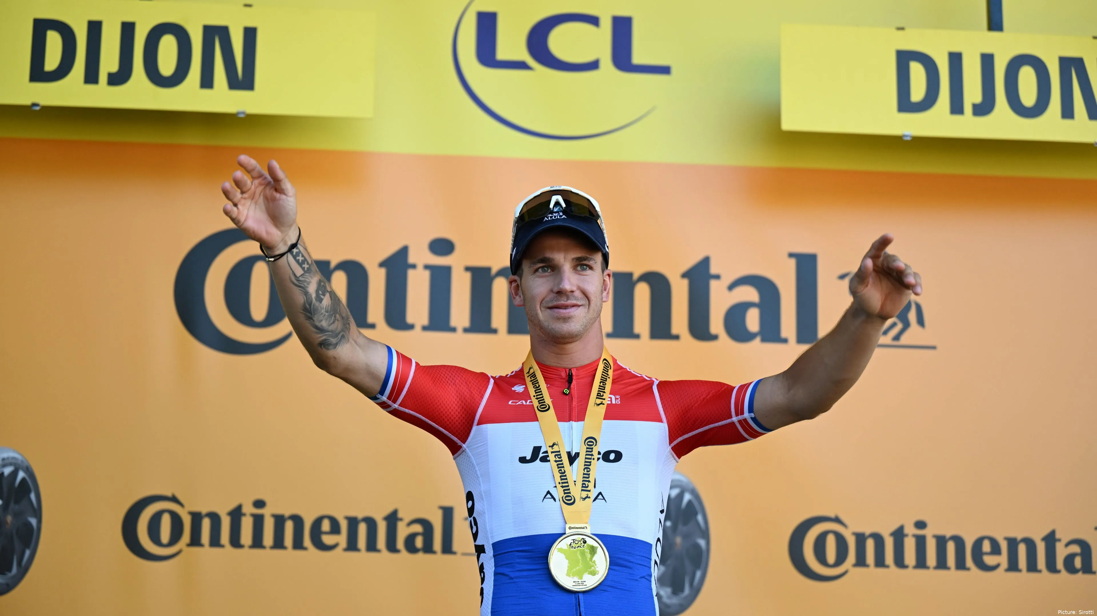 Dylan Groenewegen hoopt op meer ritzeges in de Tour: "Sprinten is leuk. Maar met zulke Pogacar ...